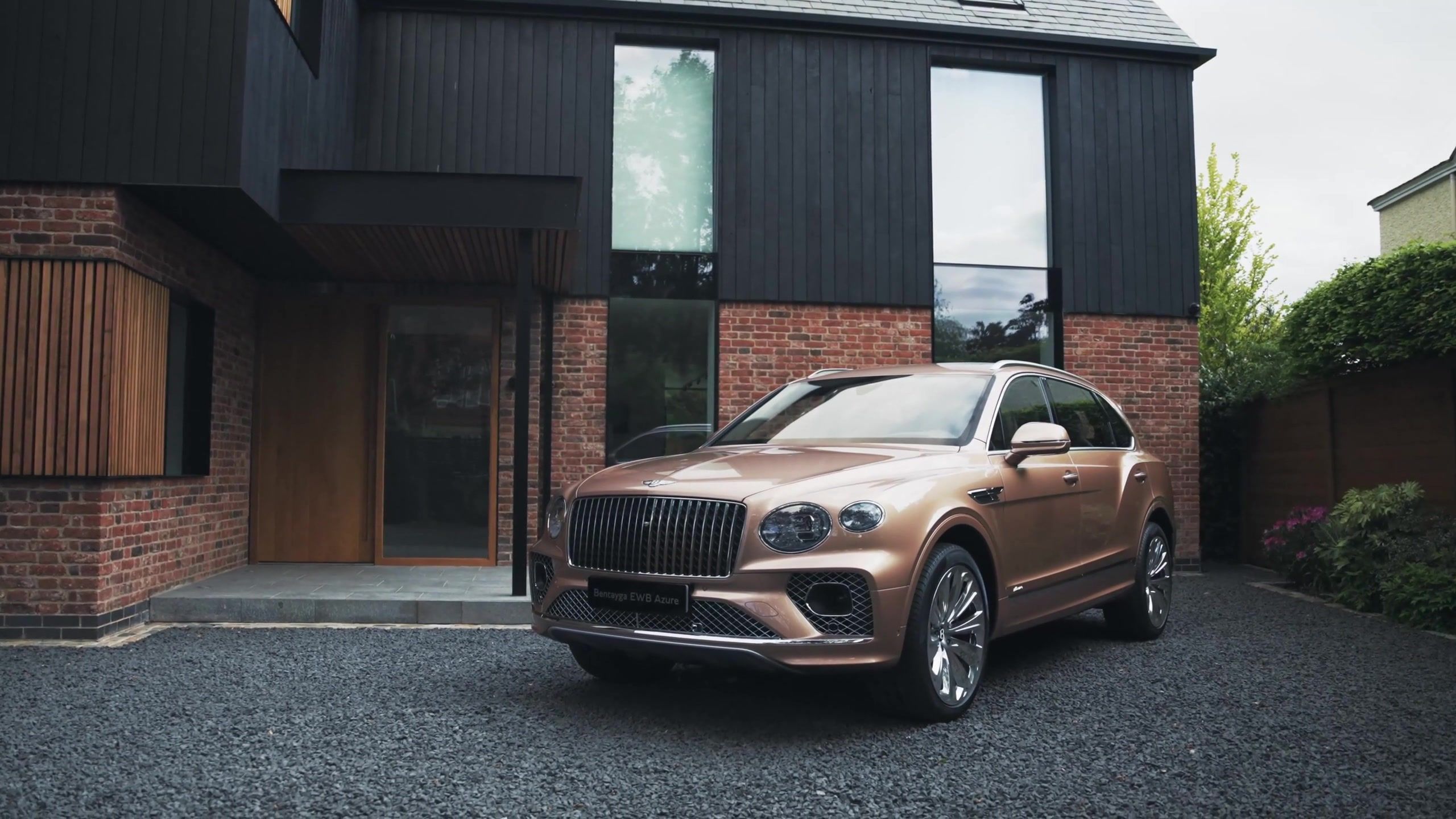 Wellbeing behind the wheel – The new Bentley Azure Range