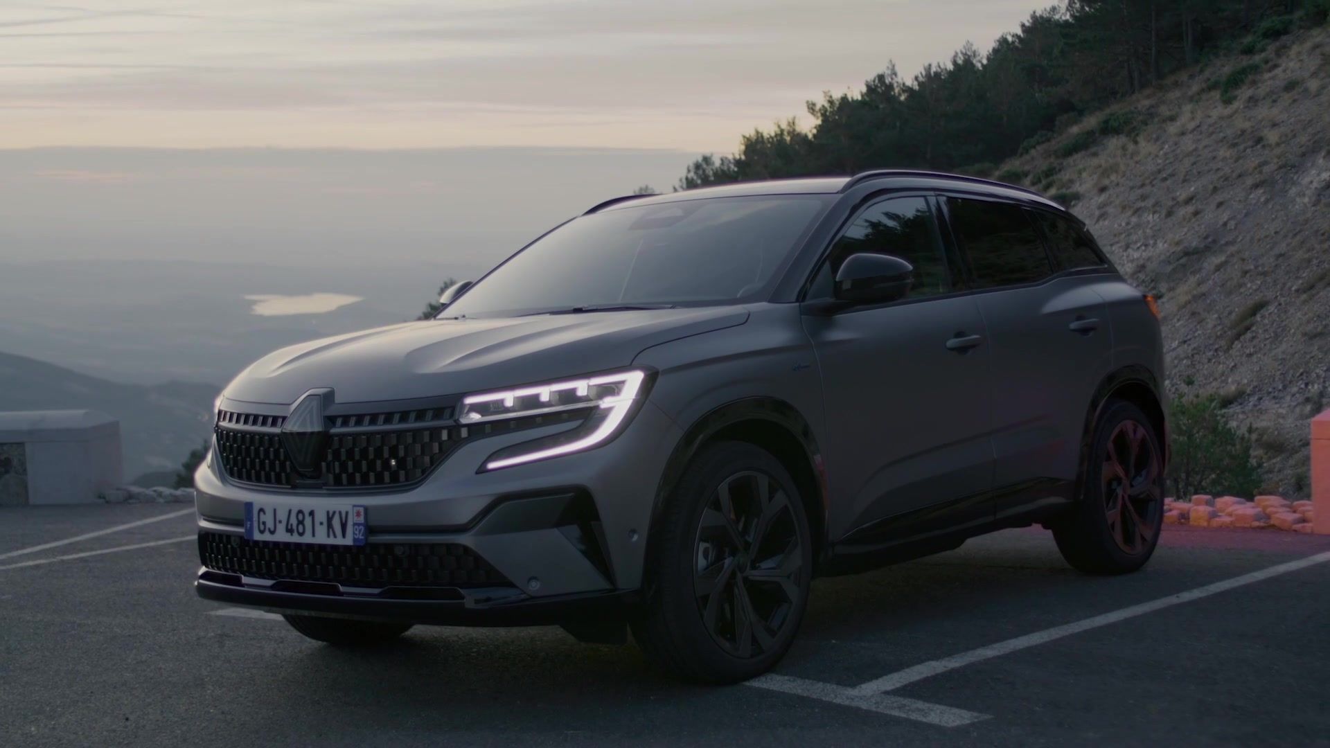 The All-New Renault Austral Exterior Design in Satin Shale Grey