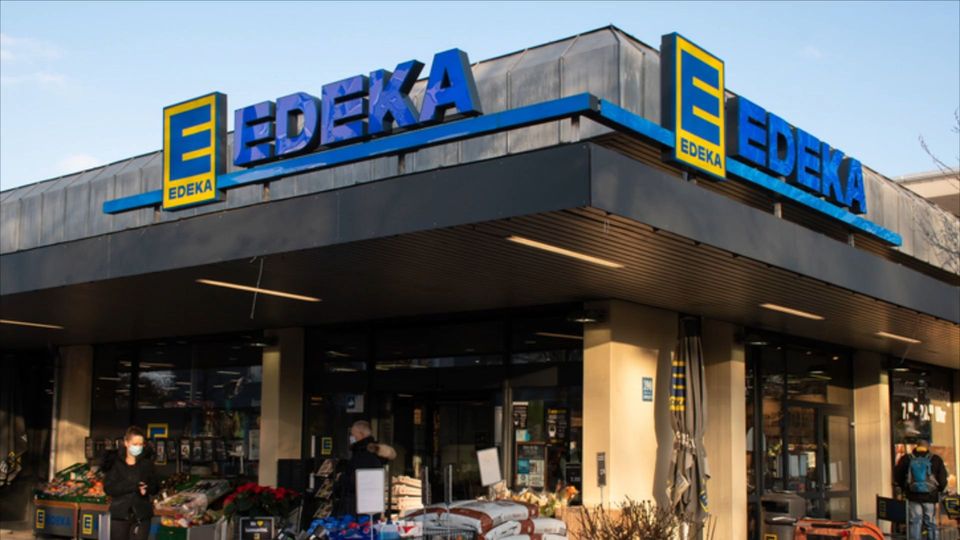 Edeka und Netto sticheln öffentlich gegen Mars - BuzzClips